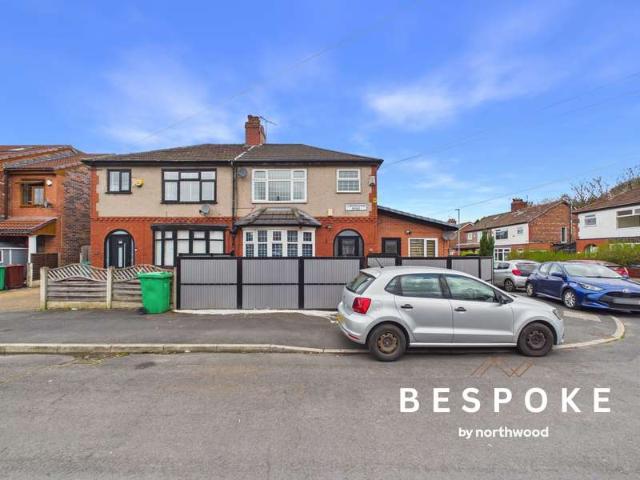 5 Bedroom Semi Detached House