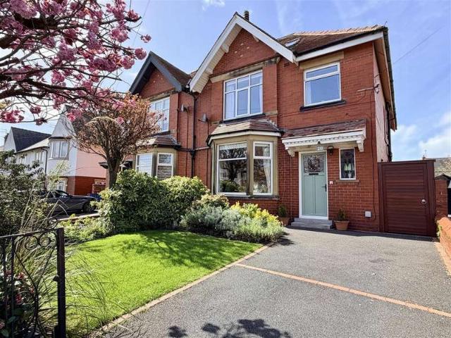 5 Bedroom Semi Detached House