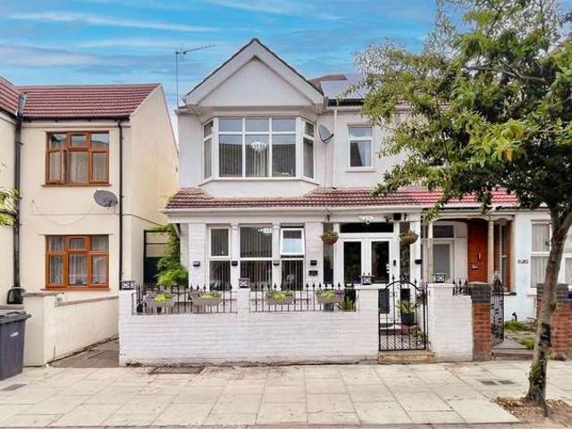 5 Bedroom Semi Detached House