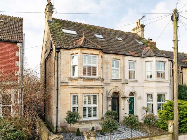 5 Bedroom Semi Detached House