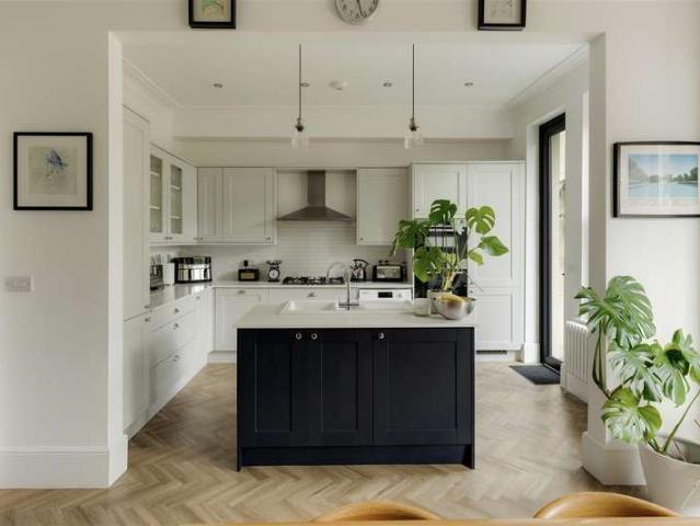 5 Bedroom Semi Detached House