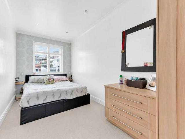 5 Bedroom Semi Detached House