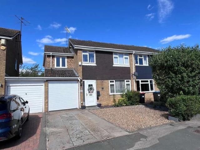 5 Bedroom Semi Detached House