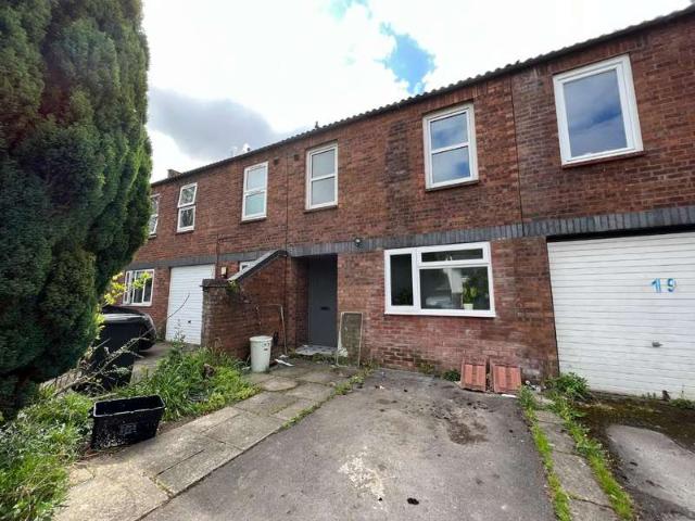 5 Bedroom Semi Detached House