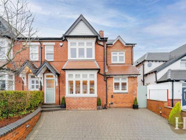 5 Bedroom Semi Detached House