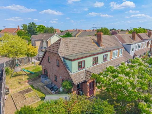 5 Bedroom Semi Detached House