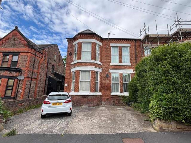 5 Bedroom Semi Detached House