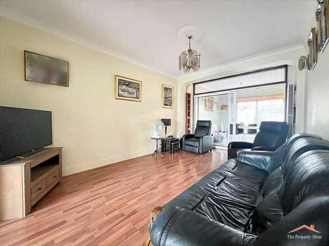 5 Bedroom Semi Detached House