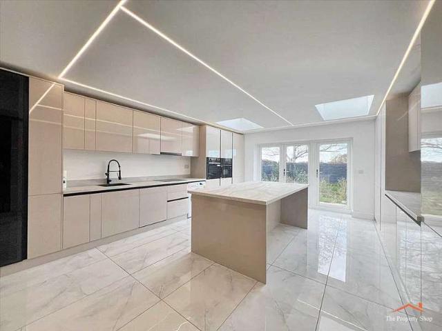 4 Bedroom Semi Detached House