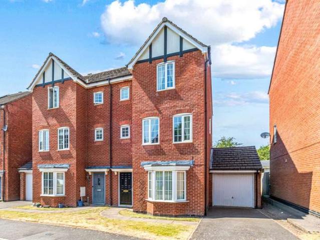 5 Bedroom Semi Detached House
