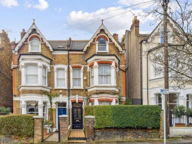 5 Bedroom Semi Detached House