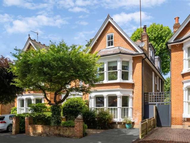 5 Bedroom Semi Detached House