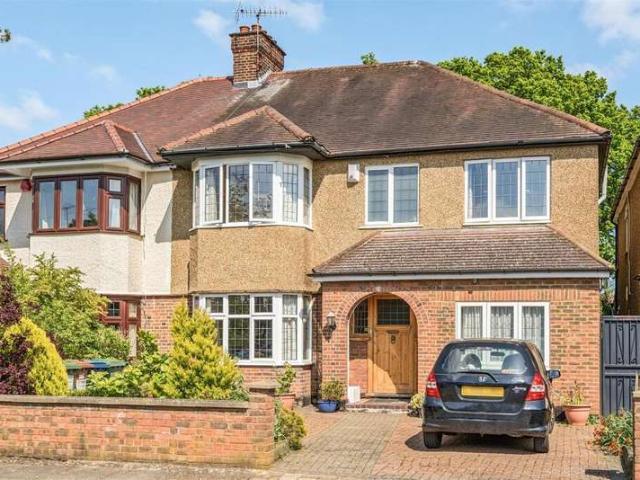 6 Bedroom Semi Detached House