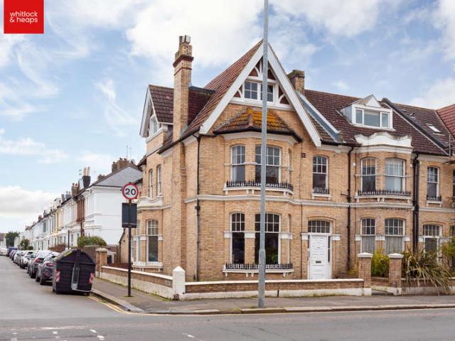 5 Bedroom Semi Detached House