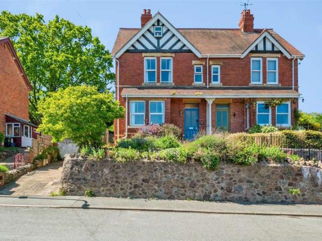 5 Bedroom Semi Detached House