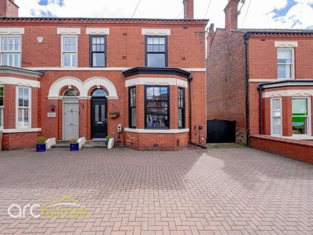 5 Bedroom Semi Detached House