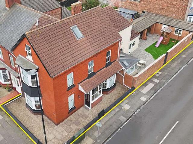 5 Bedroom Semi Detached House