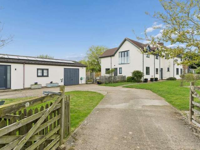 5 Bedroom Semi Detached House