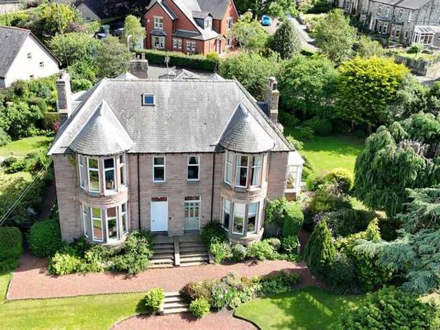 5 Bedroom Semi Detached House