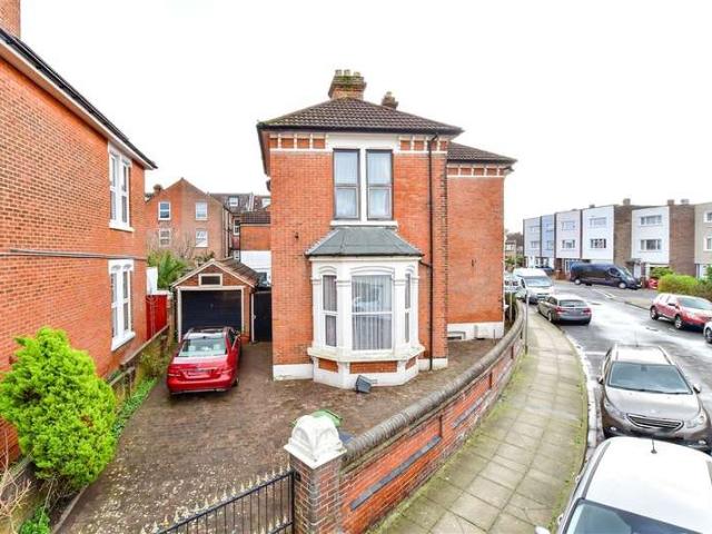 5 Bedroom Semi Detached House