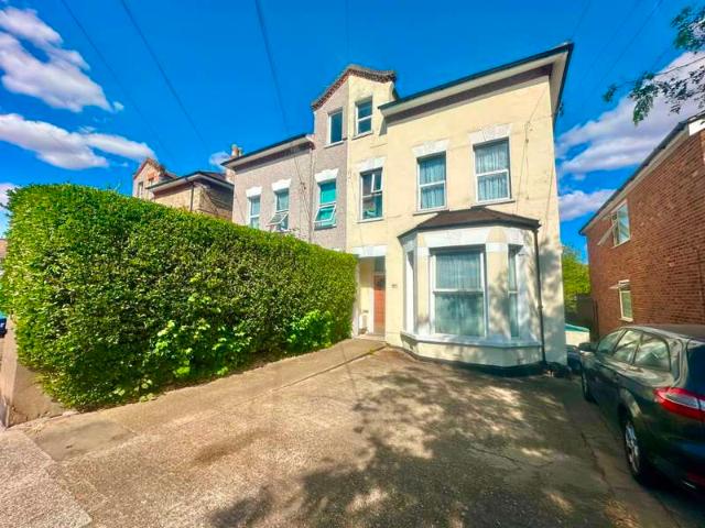 5 Bedroom Semi Detached House