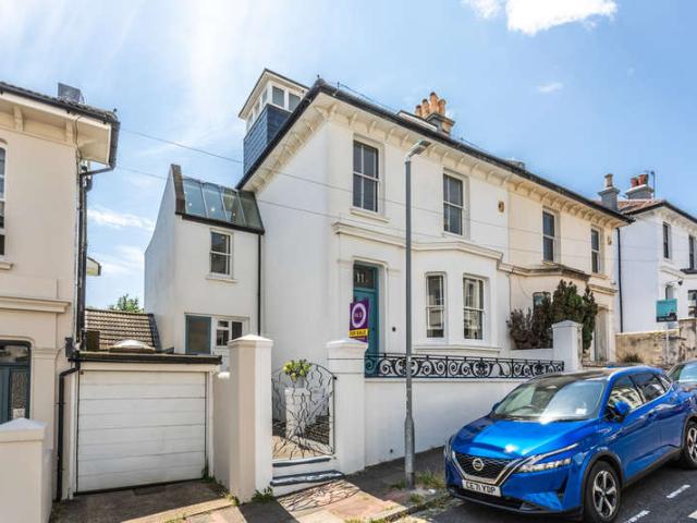 5 Bedroom Semi Detached House