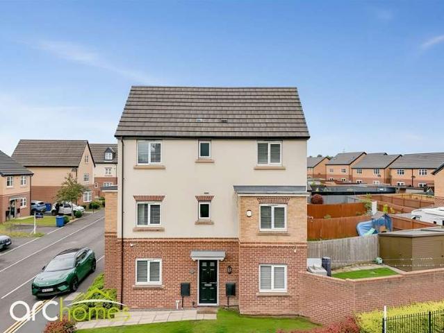 5 Bedroom Semi Detached House