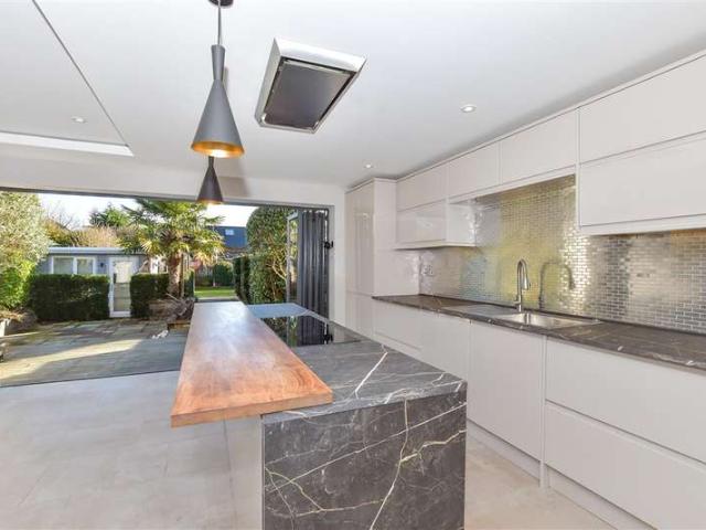 5 Bedroom Semi Detached House