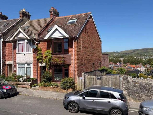 5 Bedroom Semi Detached House