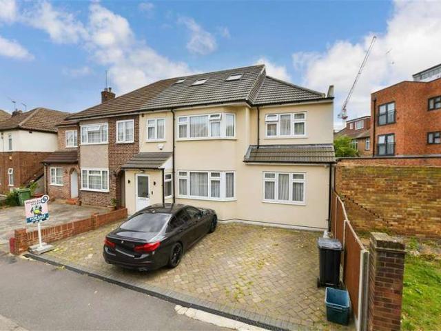5 Bedroom Semi Detached House