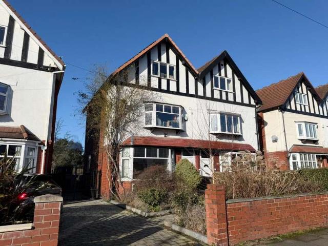 5 Bedroom Semi Detached House
