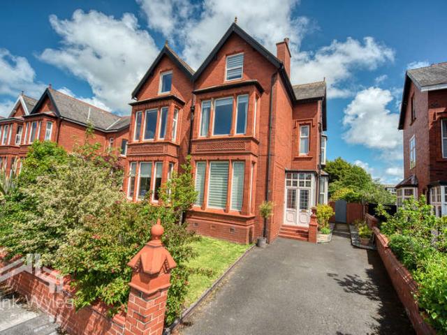 5 Bedroom Semi Detached House