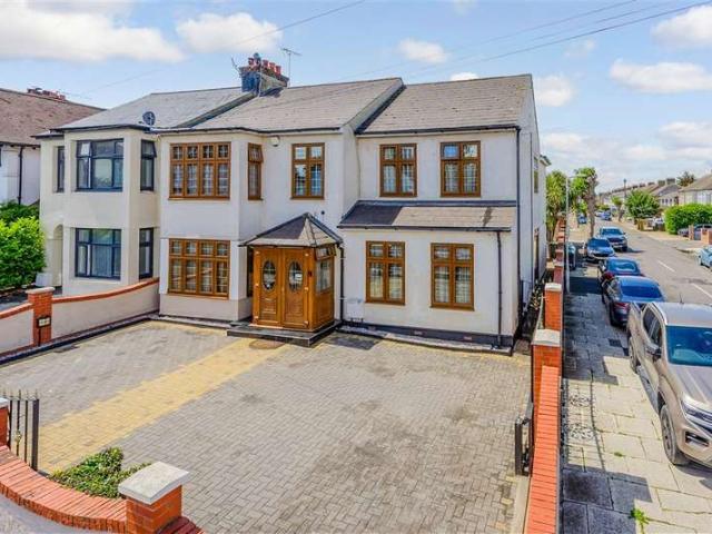 5 Bedroom Semi Detached House