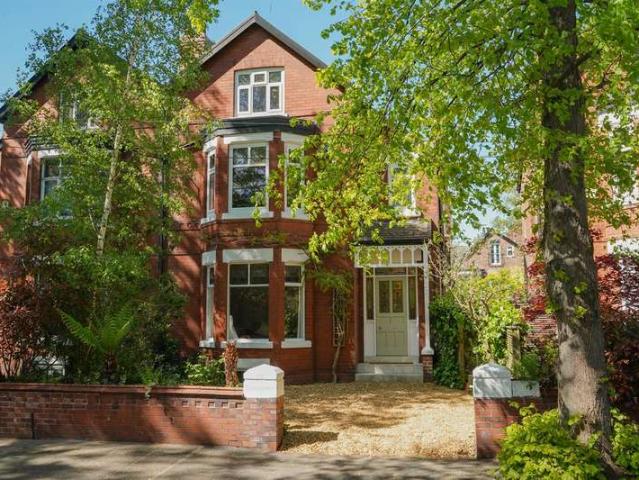 5 Bedroom Semi Detached House