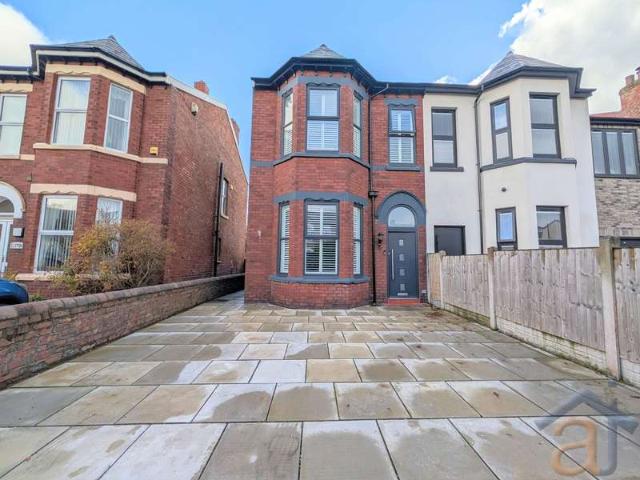 5 Bedroom Semi Detached House