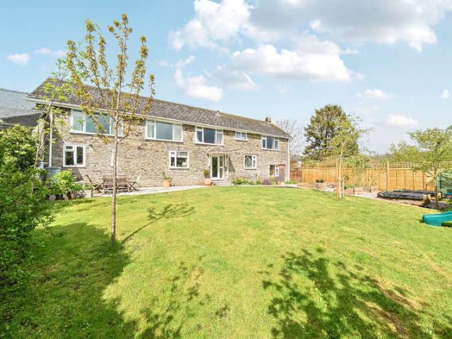 5 Bedroom Semi Detached House