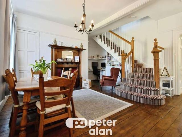 5 Bedroom Semi Detached House