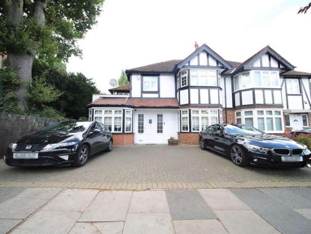 5 Bedroom Semi Detached House
