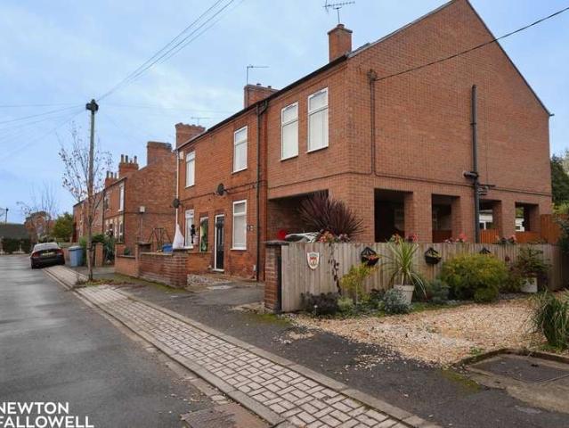 5 Bedroom Semi Detached House