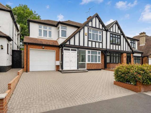 5 Bedroom Semi Detached House