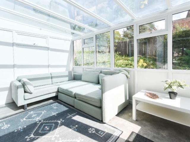 5 bedroom Semi detached house To Let