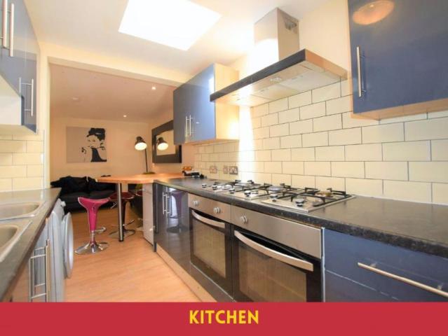 5 bedroom Semi detached house To Let