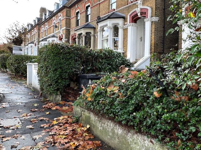 5 Bedroom Semi Detached House To Let in London, SE14