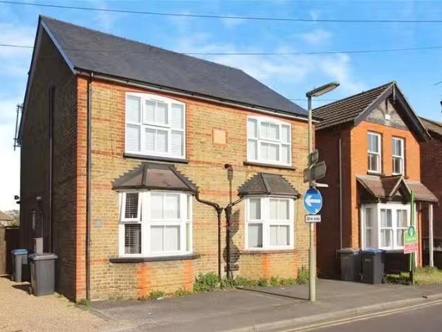 5 bedroom Semi Detached House to rent, Hummer Road, Egham, TW2.