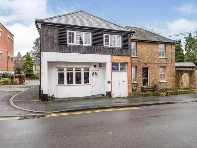 5 bedroom Semi Detached House to rent, Harvest Road, Englefiel.