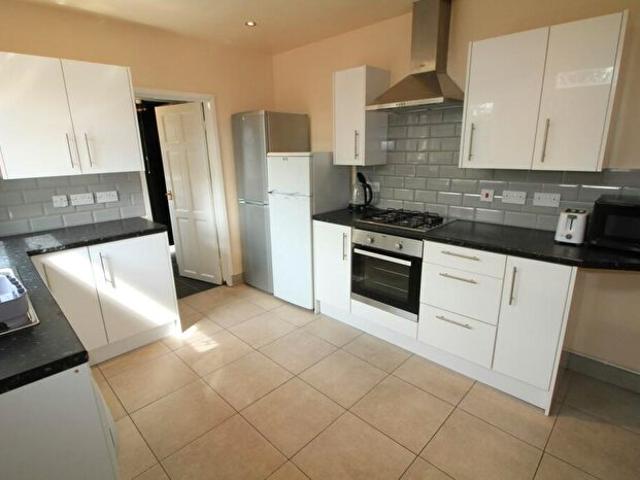 5 Bedroom Semi Detached House To Rent In Beeston Road, Nottingham, NG7