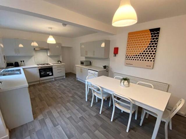 5 Bedroom Semi Detached House To Rent In Broadgate, Beeston, NG9