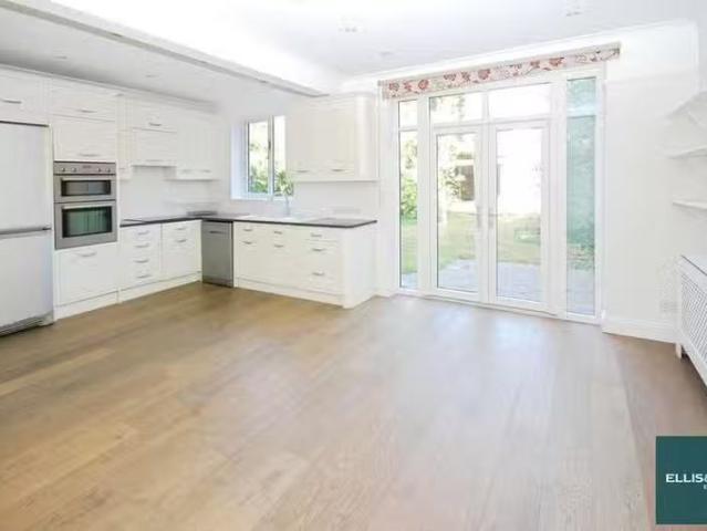 5 bedroom semi detached house to rent in Childs Hill, NW2