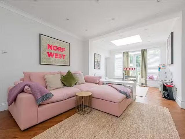 5 bedroom semi detached house to rent in London, NW2