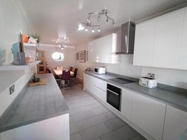 5 Bedroom Semi Detached House To Rent In Queens Road, Beeston, NG9